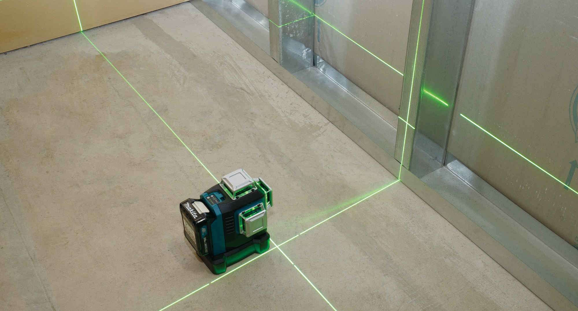 Makita 12VMAX CXT Multi-Line Lasers for precise and effortless leveling ...